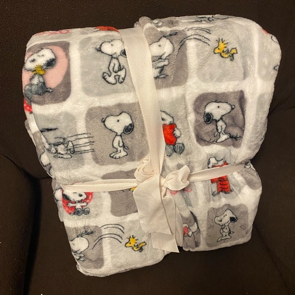 Peanuts | Bedding | Peanuts Snoopy Mixed Design Blanket In Fullqueen ...
